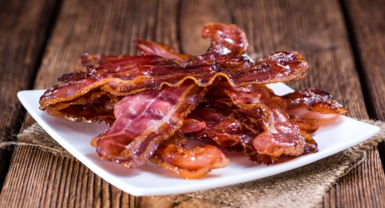 Hay una mejor manera de cocinar el delicioso tocino. Es mucho más ...